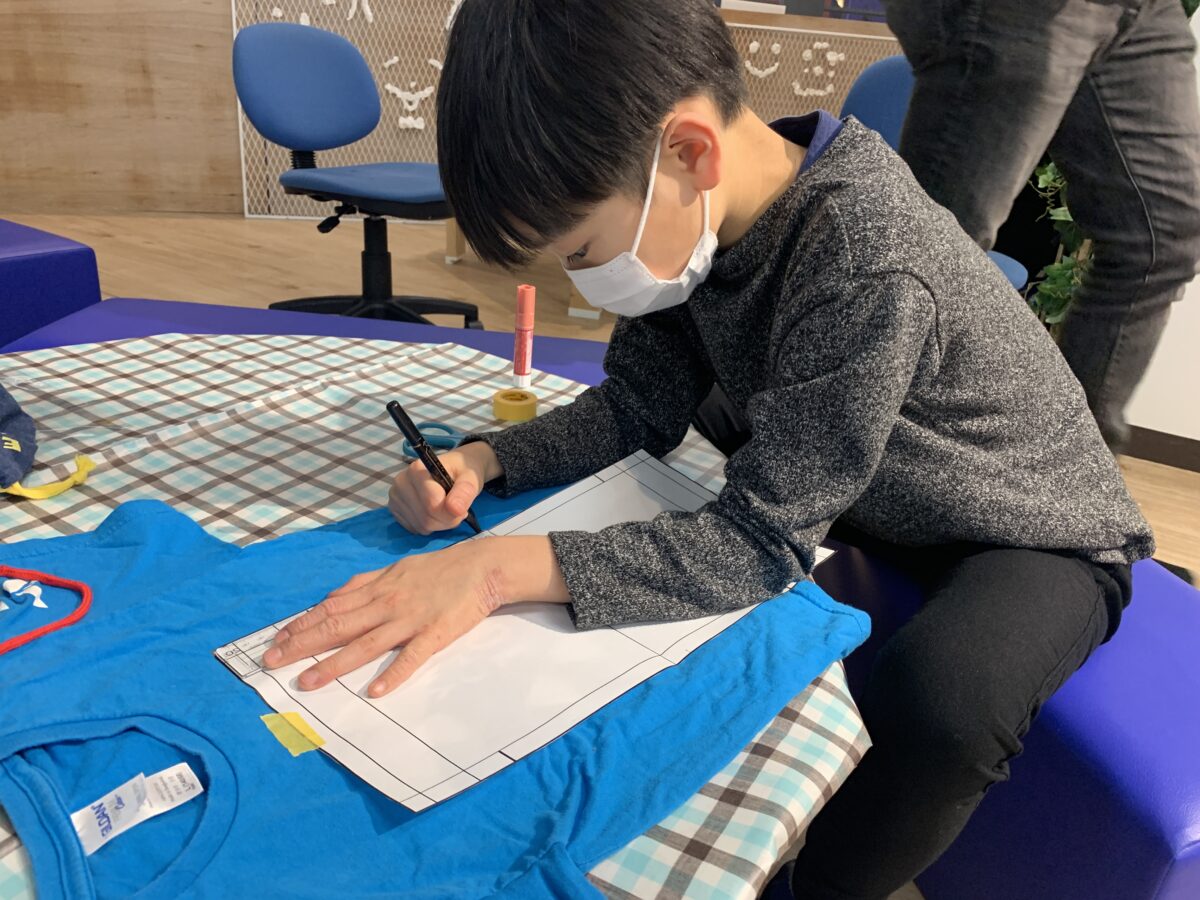 SDGsの第一歩！？針と糸を使わずにTシャツをリメイクしました！ | KIDS DIY キャンプ